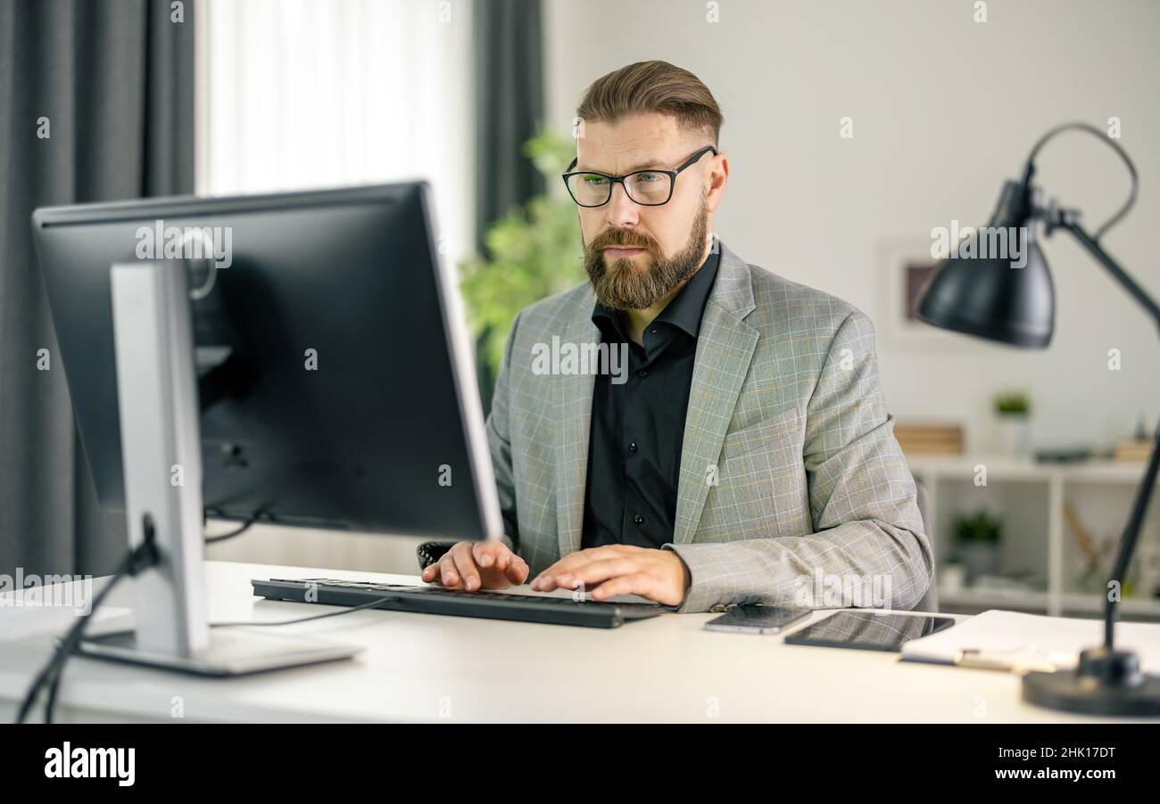 Man working on pc hi-res stock photography and images - Alamy
