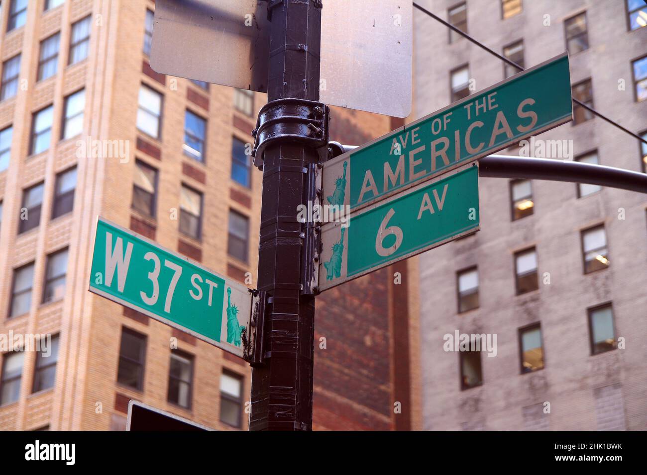 Central park west street sign hi-res stock photography and images - Alamy