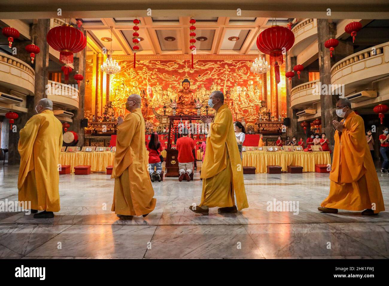 Manila, Philippines. 1st Feb, 2022. Monks wearing protective masks pray ...