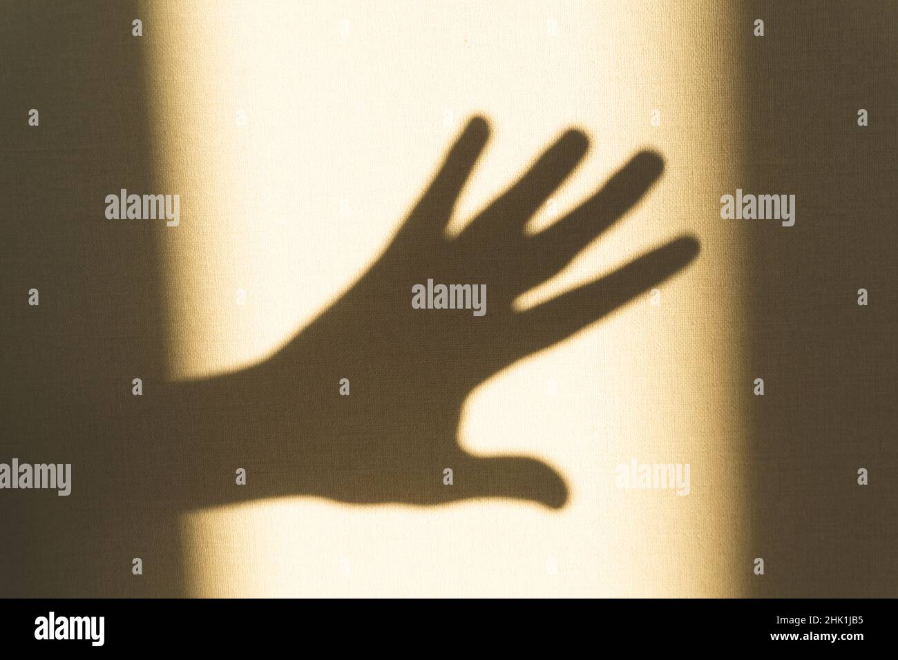 Shadow puppet hand hi-res stock photography and images - Alamy