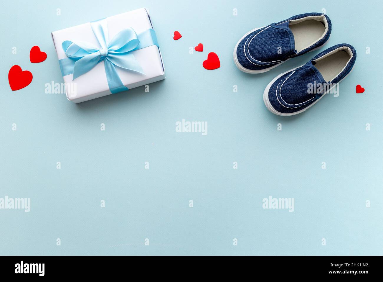Baby blue booties - babyshower party background Stock Photo - Alamy