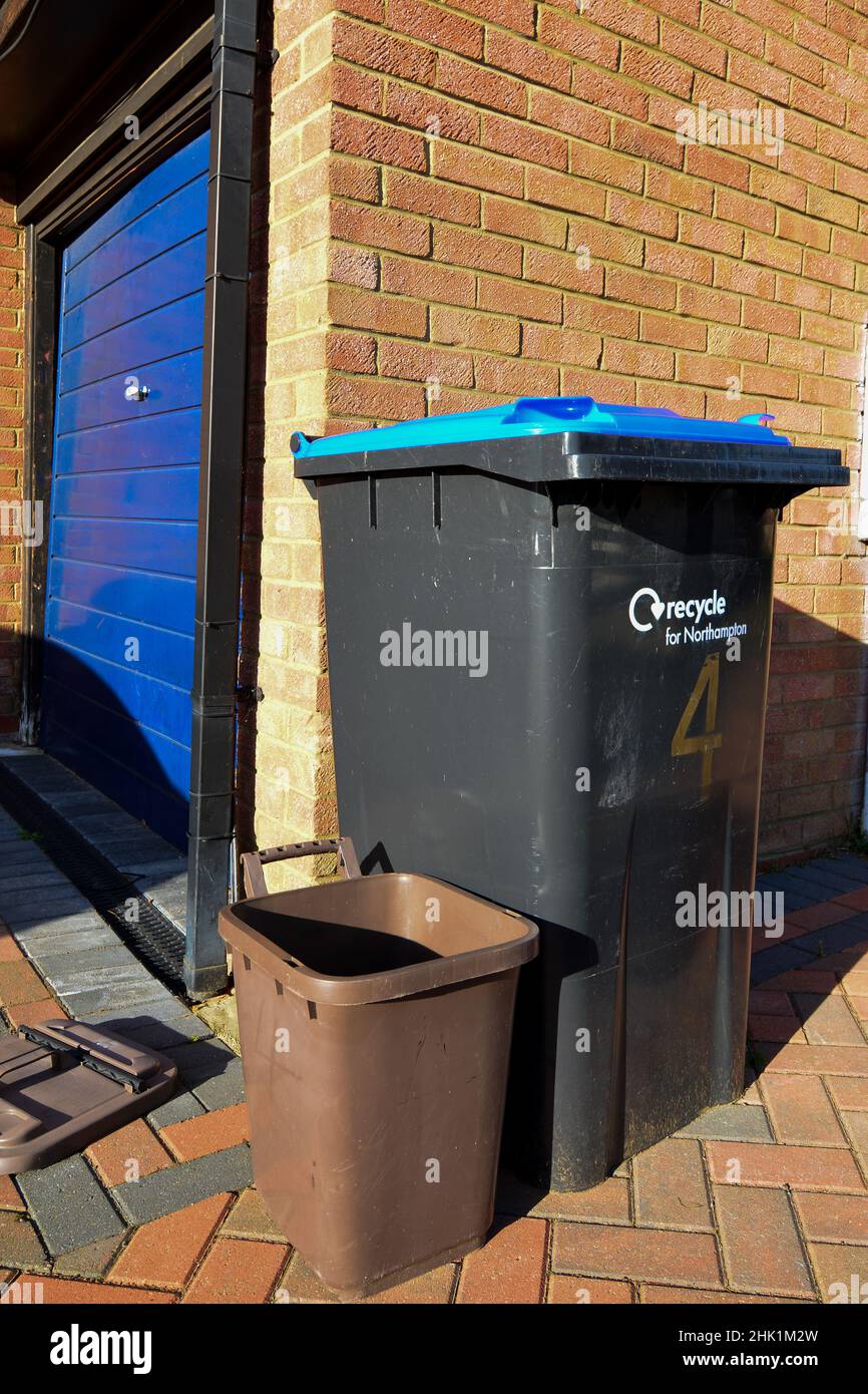 Rubbish collection uk food waste hi-res stock photography and images ...