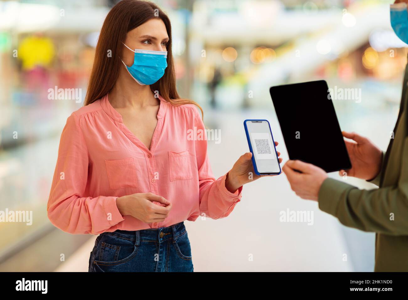 Qr code shopping hi-res stock photography and images - Alamy