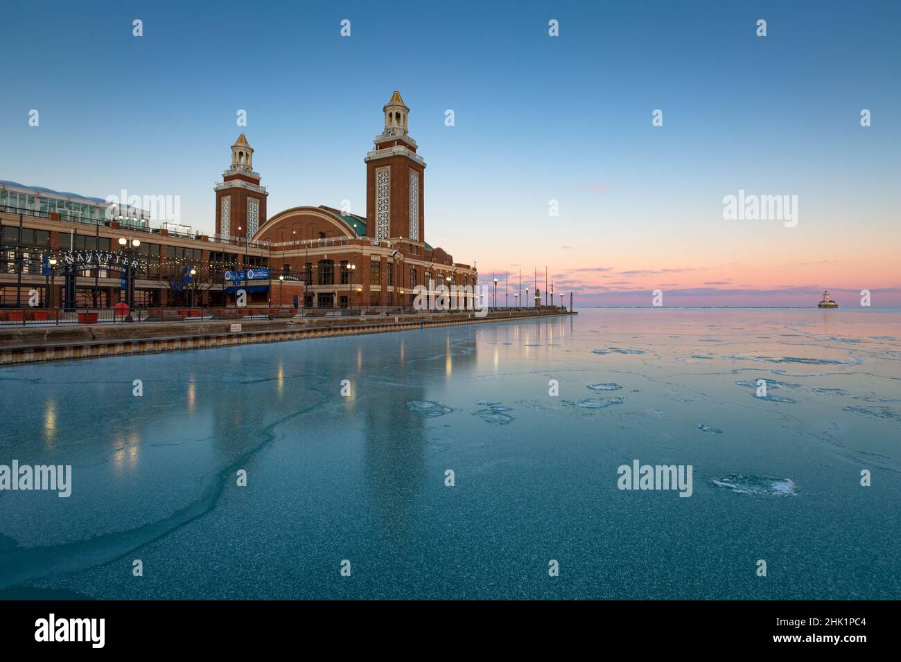 View of the Navy Pier and Chicago Harbor Lighthouse Stock Photo - Alamy