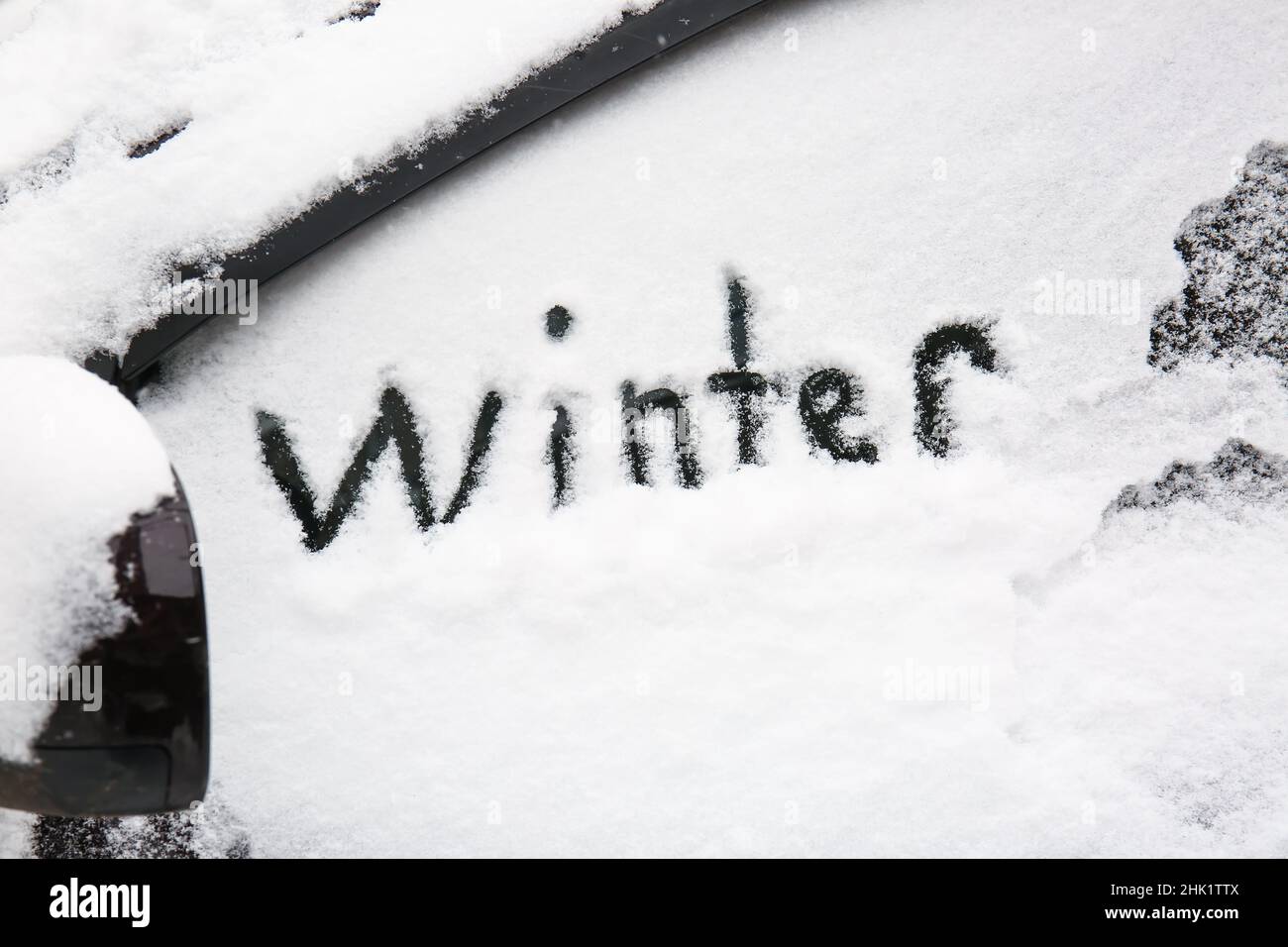 Car message snow written hi-res stock photography and images - Alamy