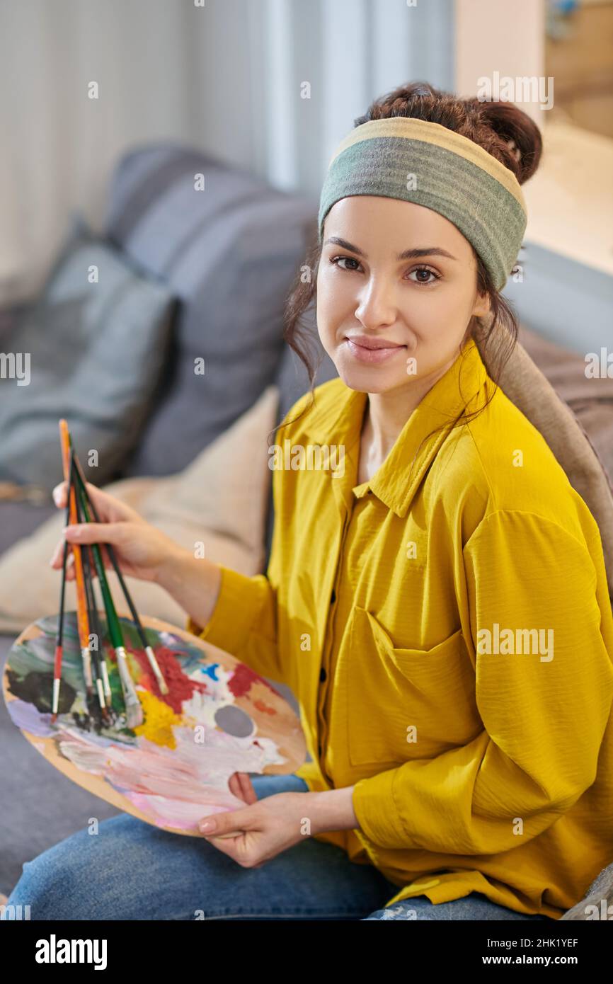 Woman artist palette brushes hi-res stock photography and images - Alamy