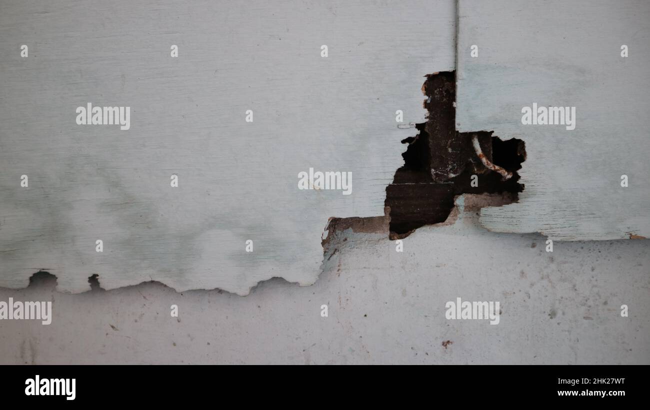Broken corners hi-res stock photography and images - Alamy