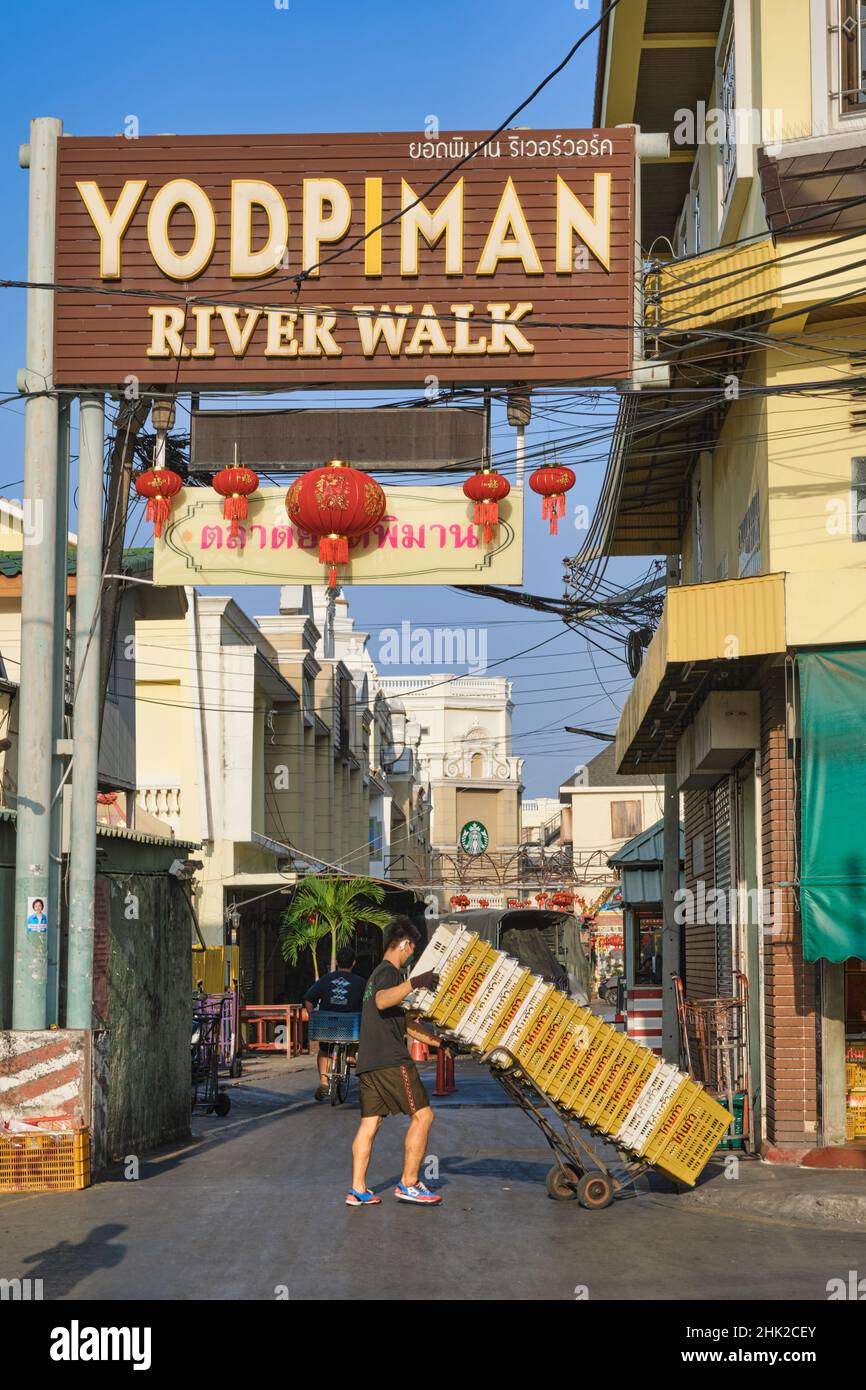 Porter bangkok hi-res stock photography and images - Alamy