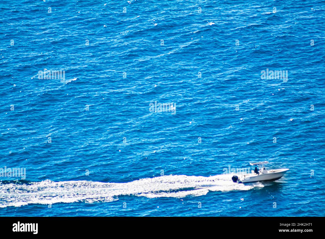 Speedboat in sea moving speed hi-res stock photography and images - Alamy