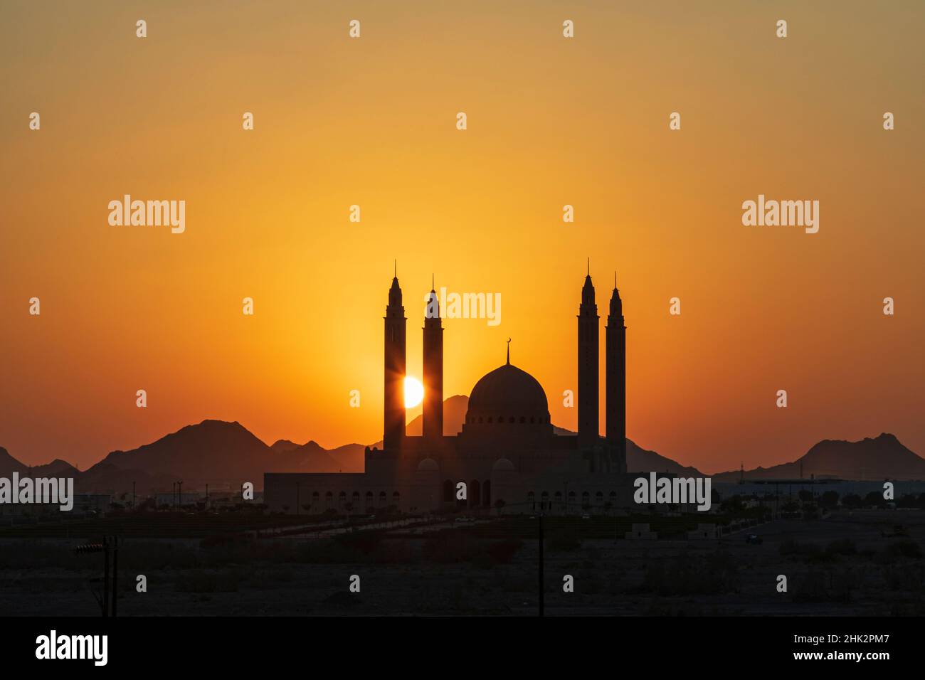 Middle East, Arabian Peninsula, Oman, Ad Dakhiliyah, Nizwa. The sun ...