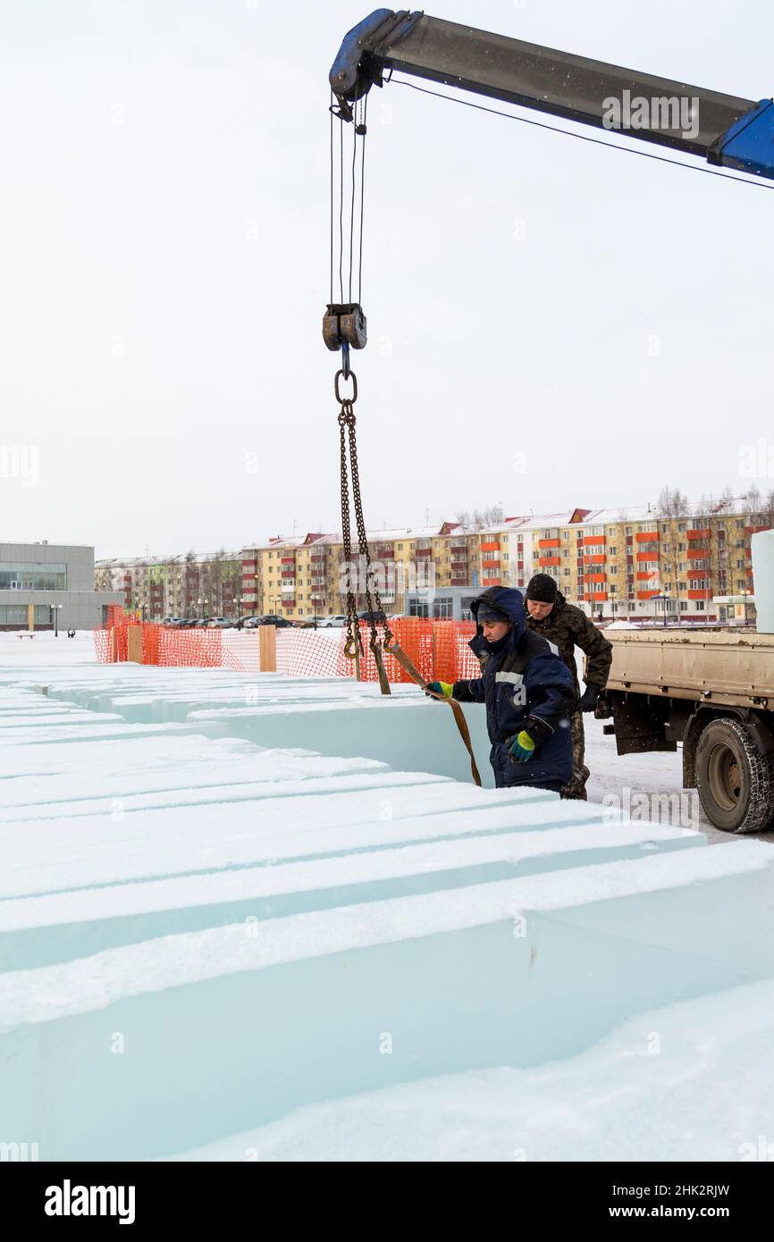 Two assembly workers unload ice plates from the body of a car Stock ...