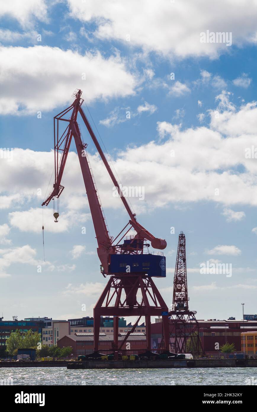 Sweden, Vastragotland and Bohuslan, Gothenburg, shipyard crane, city ...