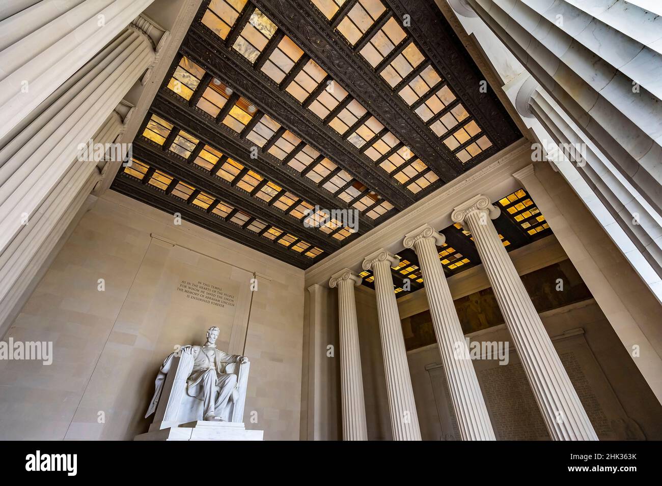 Lincoln Memorial columns, Washington DC. Dedicated 1922, statue by ...