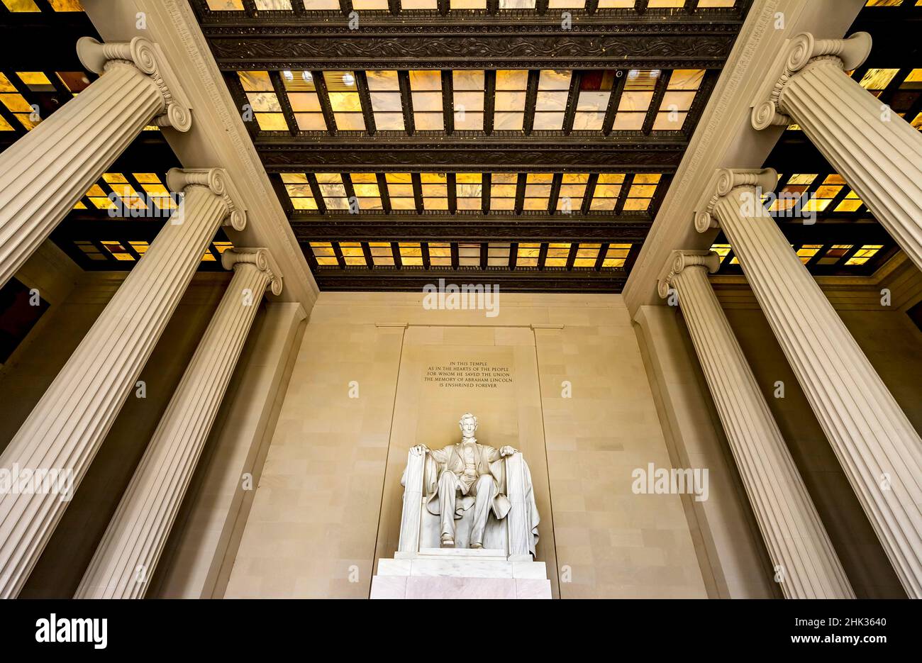 Lincoln Memorial columns, Washington DC. Dedicated 1922, statue by ...