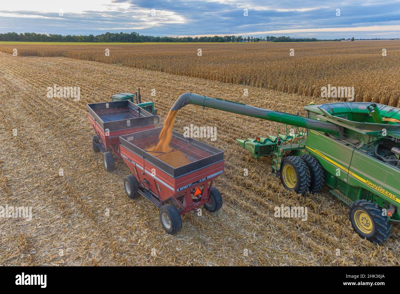 Gravity wagon hi-res stock photography and images - Alamy