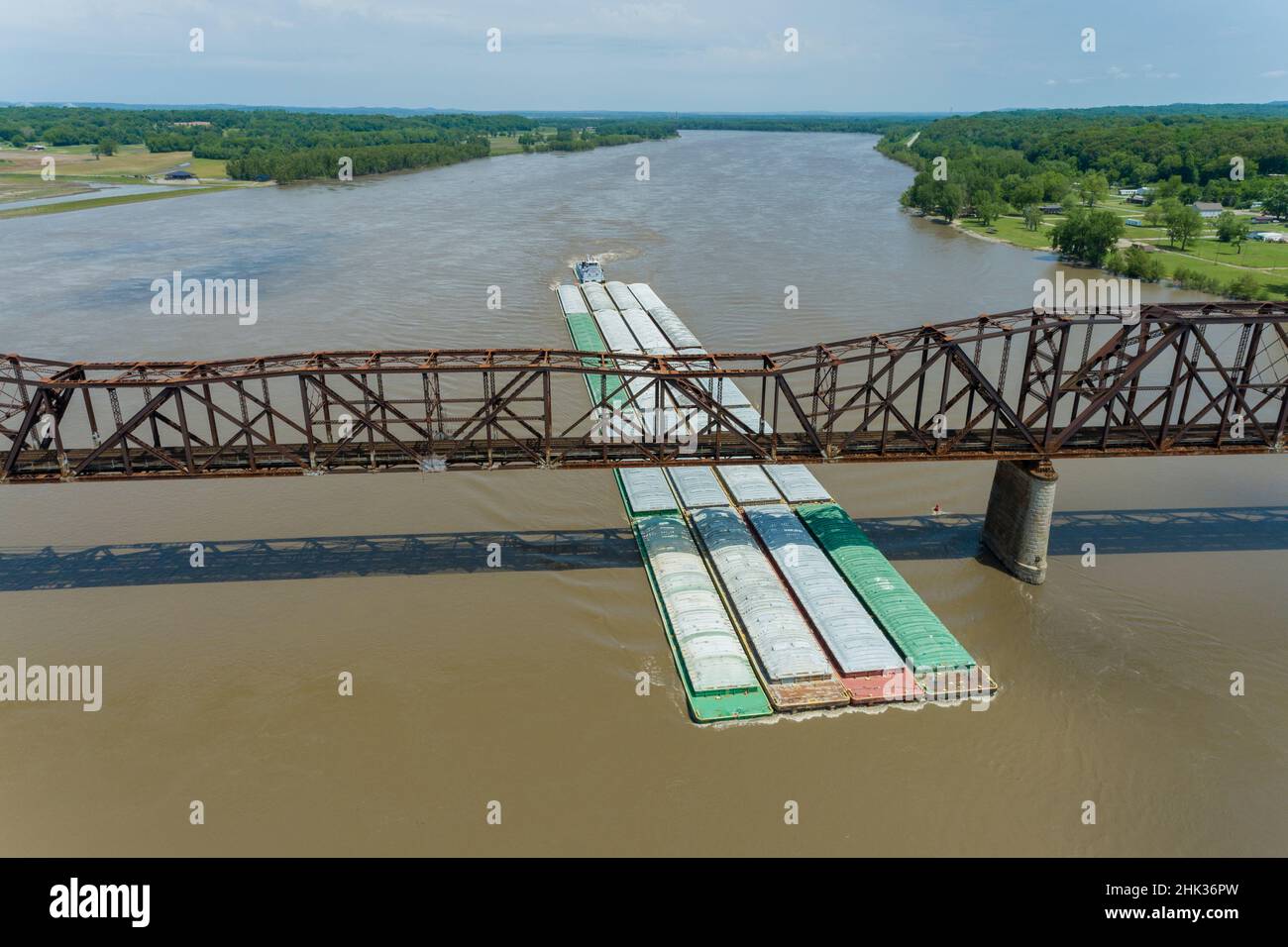 Barge on the Mississippi river crossing under the Thebes bridge Thebes ...