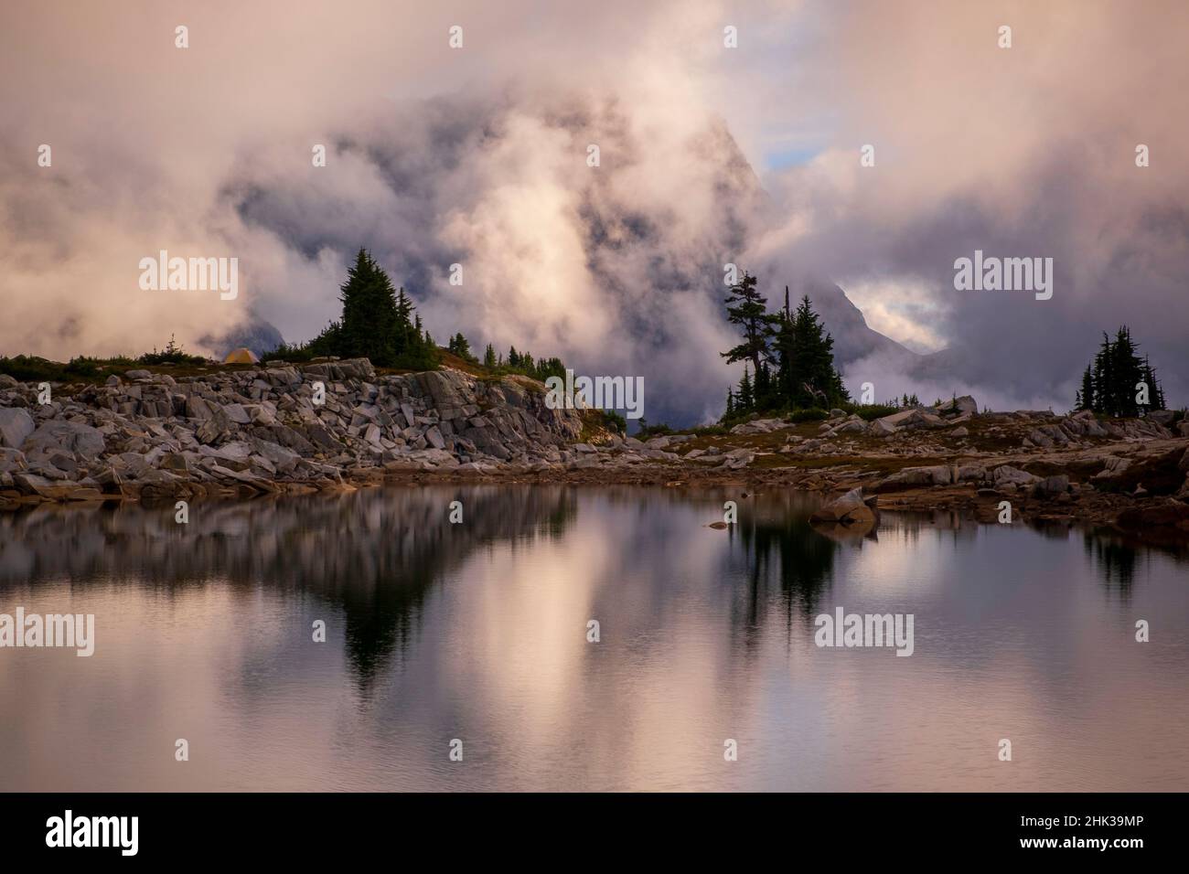 USA, Washington, Alpine Lakes Wilderness. Sunrise on Tank Lake Stock ...