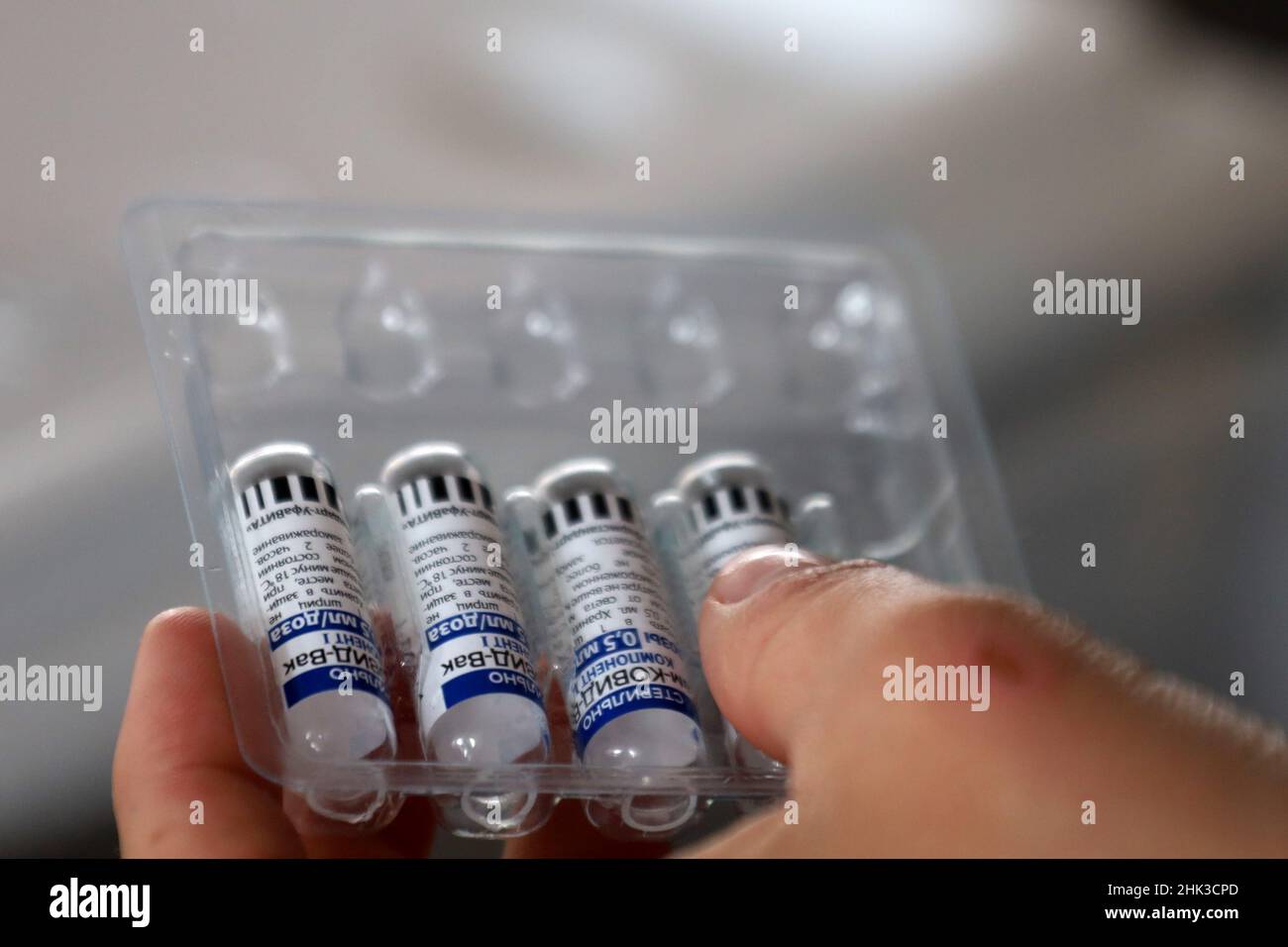 Non Exclusive: MEXICO CITY, MEXICO - FEBRUARY 1, 2022: A nurse shows ...