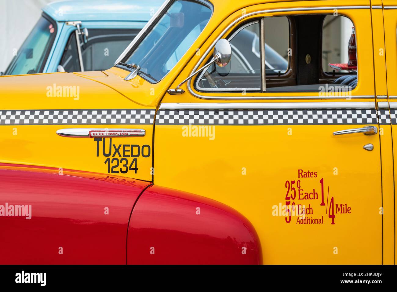 Retro yellow taxi hi-res stock photography and images - Alamy