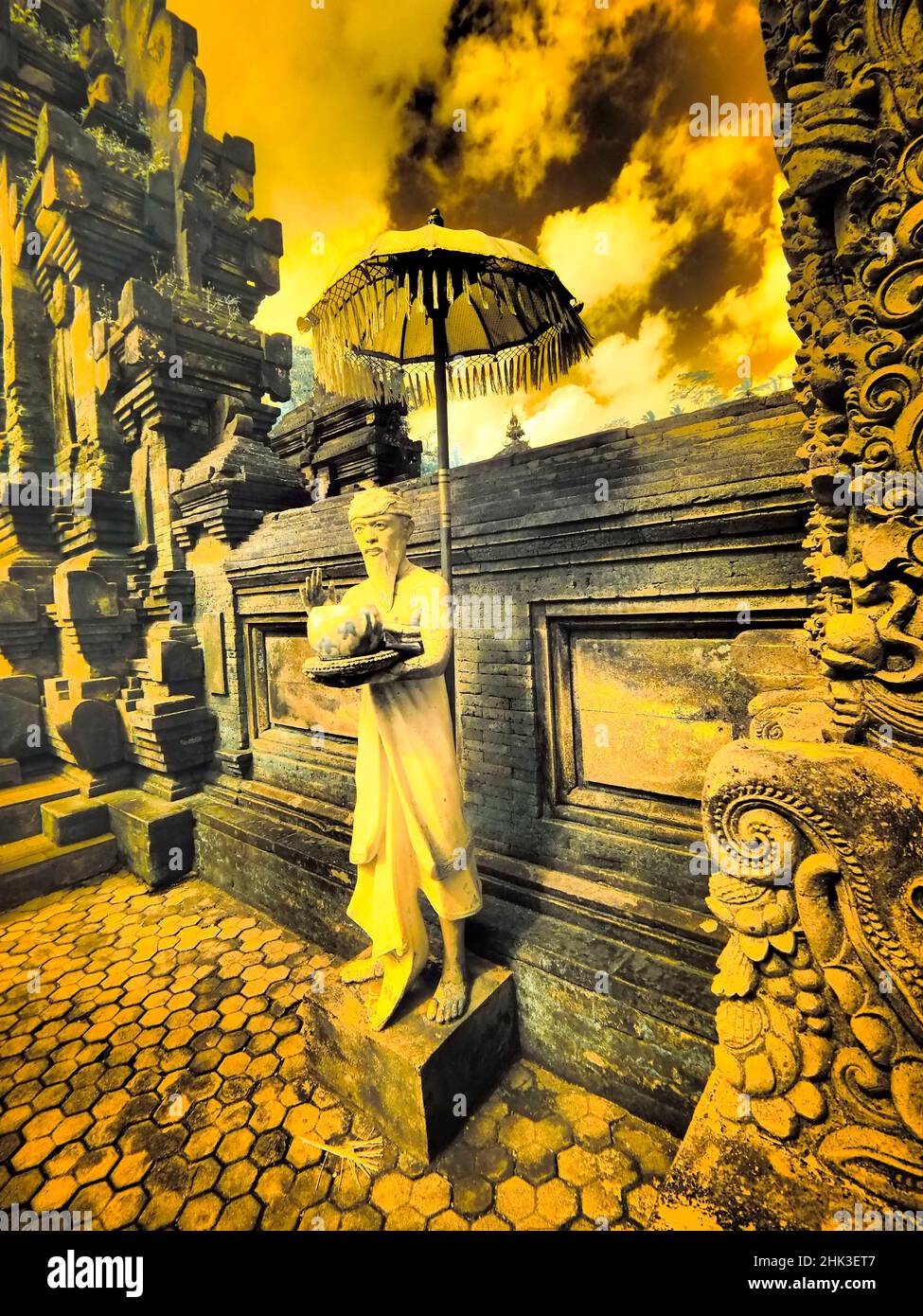 Indonesia, Bali, Ubud. Pura Tirta Empul Temple, bath in Tampaksiring ...