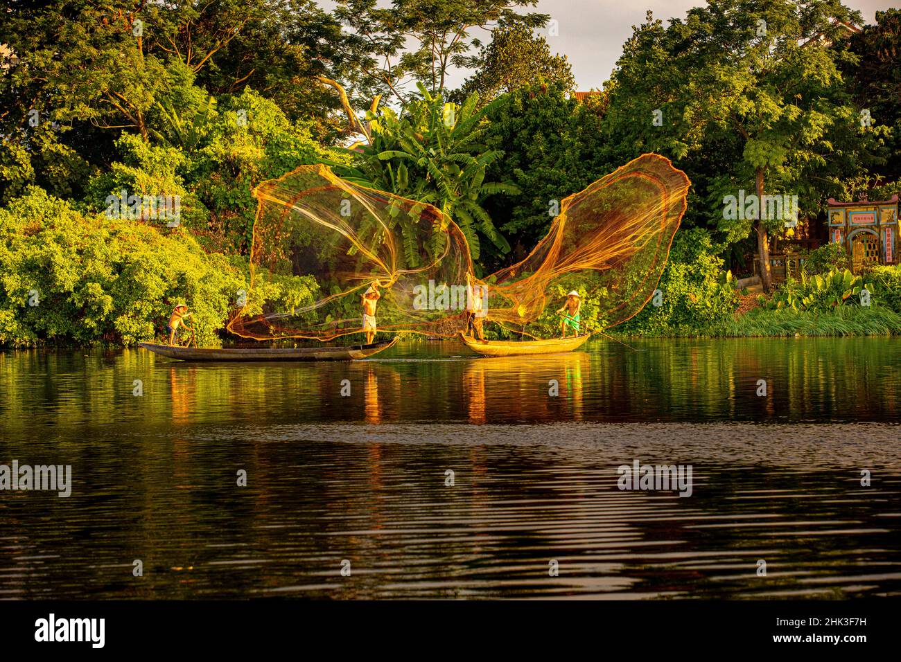 Teamwork and synchronization hi-res stock photography and images - Alamy