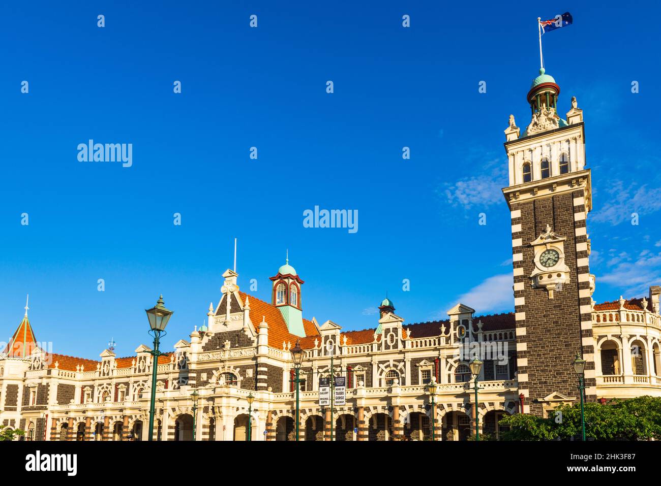 The Dunedin Railway Station, Dunedin, South Island, New Zealand ...