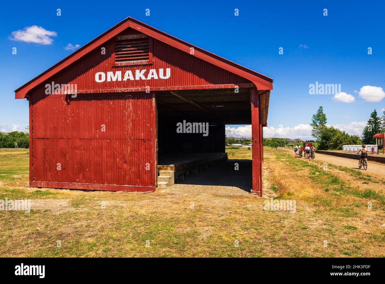 Cyclists and red barn in Omakau on the Otago Central Rail Trail, Otago ...