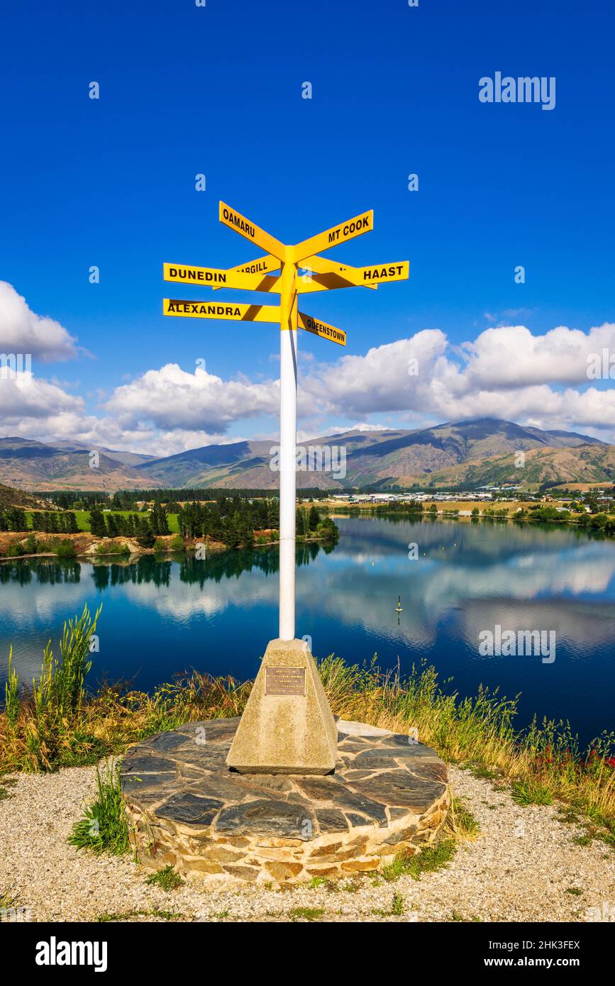 Location sign at the Bruce Jackson Lookout, Cromwell, Central Otago ...