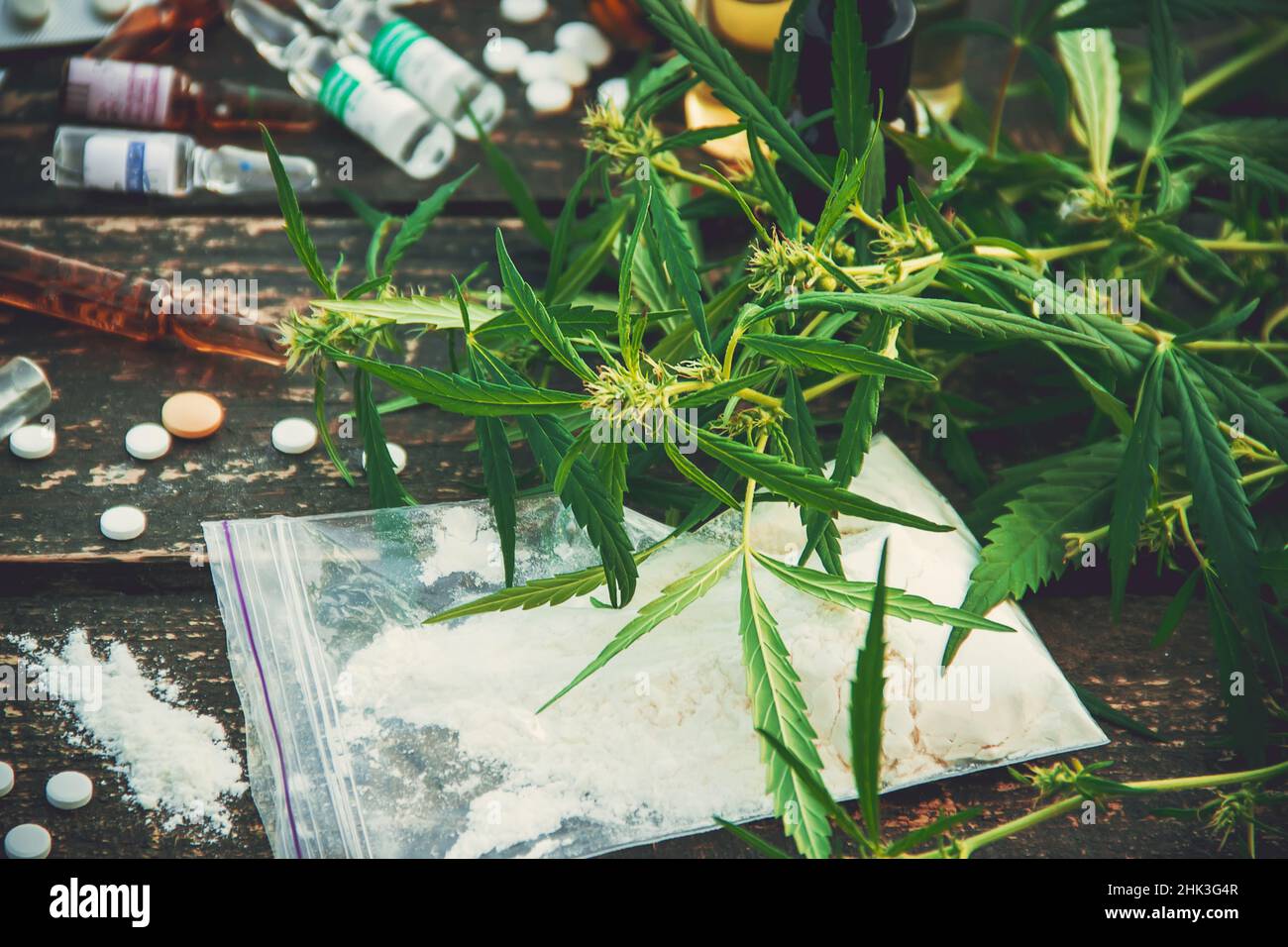 Hemp cannabis leaves syringe hi-res stock photography and images - Alamy