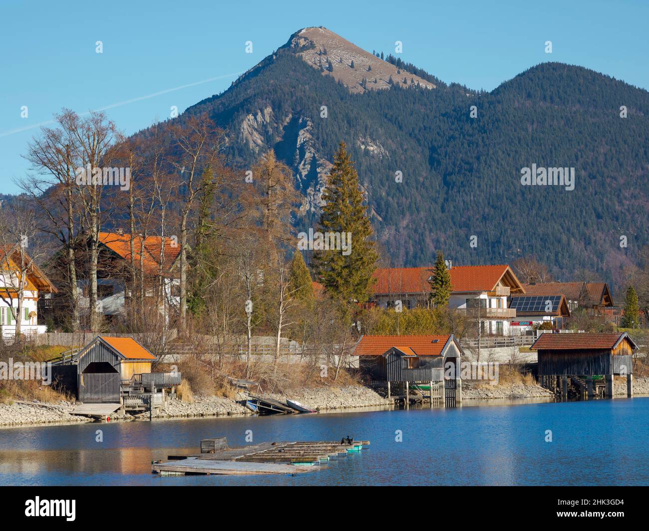 Village Walchensee at lake Walchensee in the Bavarian Alps, Germany ...