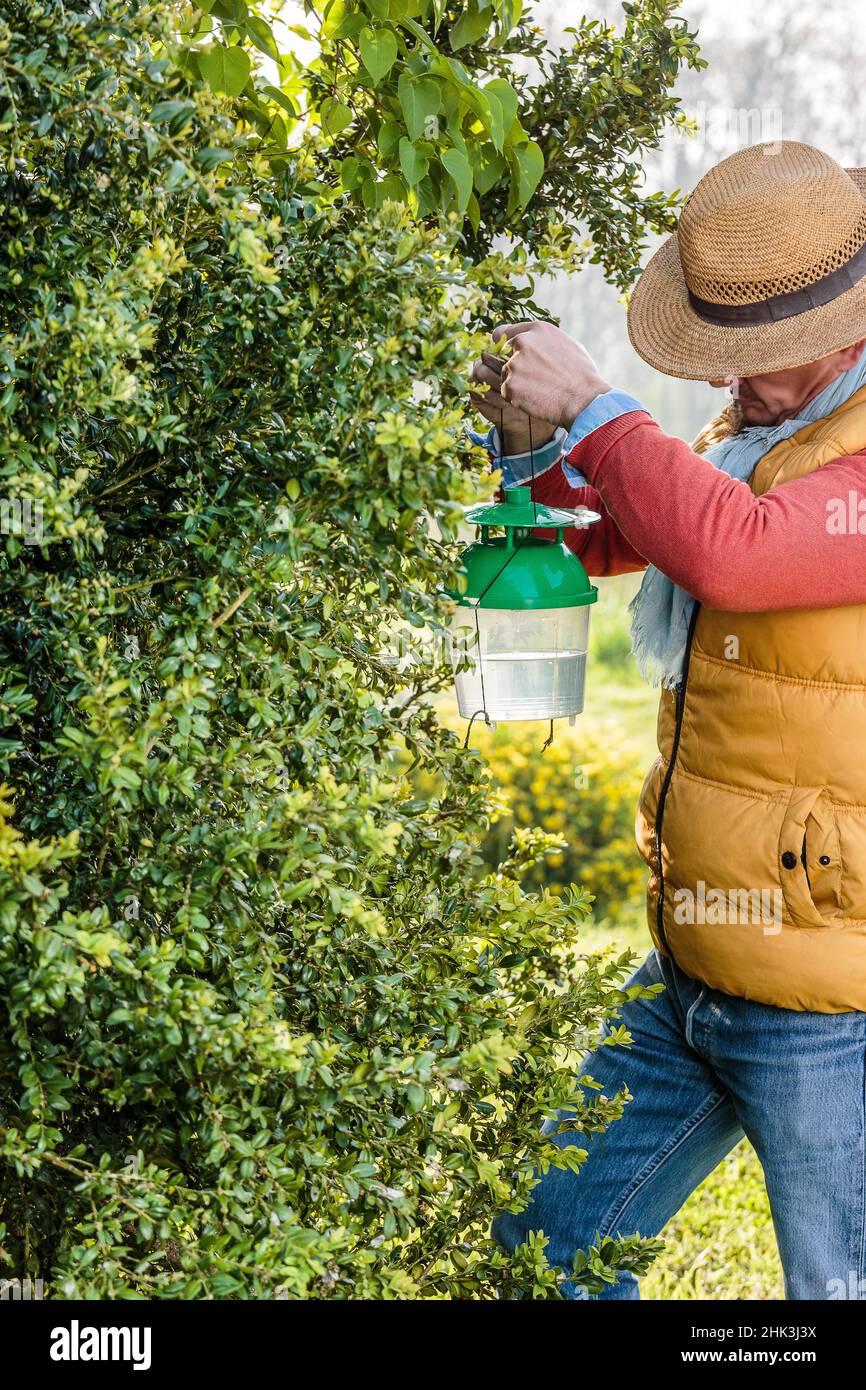 Man trap hi-res stock photography and images - Alamy