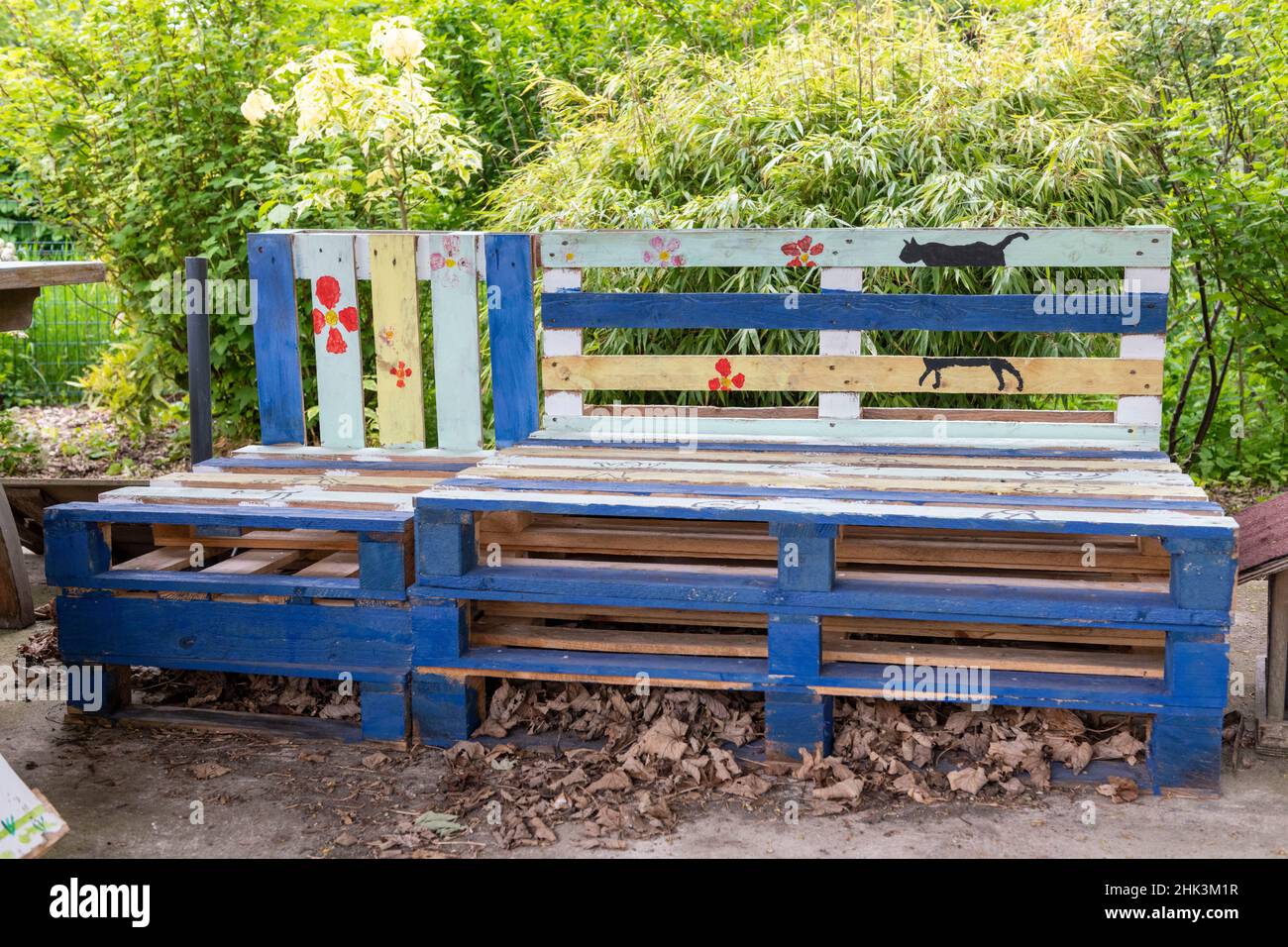 Made From Recycled Pallet Bench 10 Ways To Reuse Wooden Pallets For