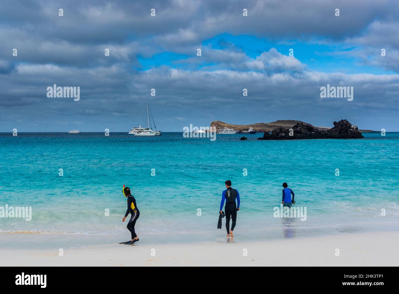 Tourist boats and people snorkeling in Gardner Bay, Espanola Island ...