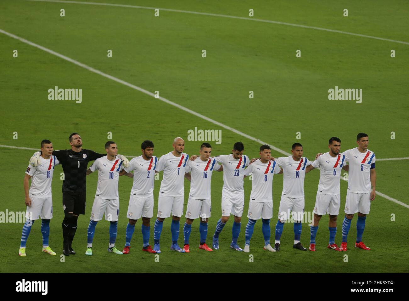 Jogadores do Paragauai, momentos antes da partida entre Brasil e ...