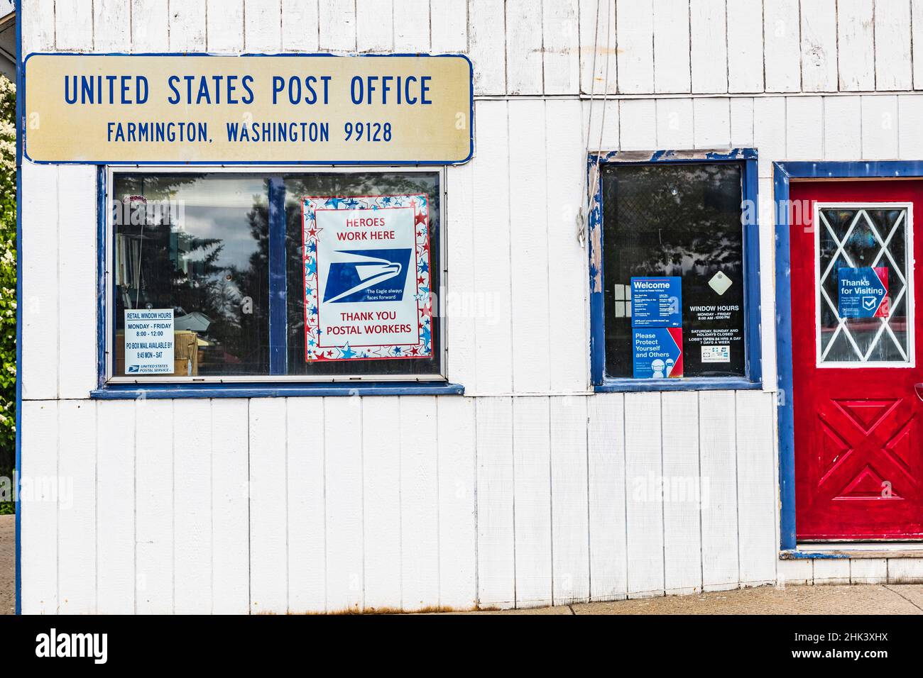 Small town post office hi-res stock photography and images - Alamy