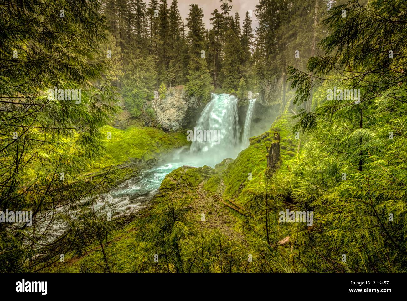 Waterfall sister sisters hi-res stock photography and images - Alamy
