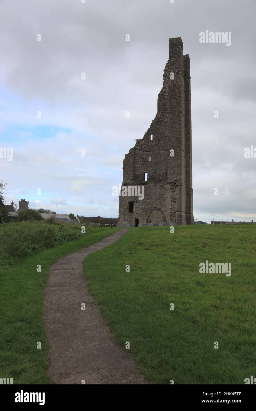Irische mittelalterliche architektur hi-res stock photography and ...