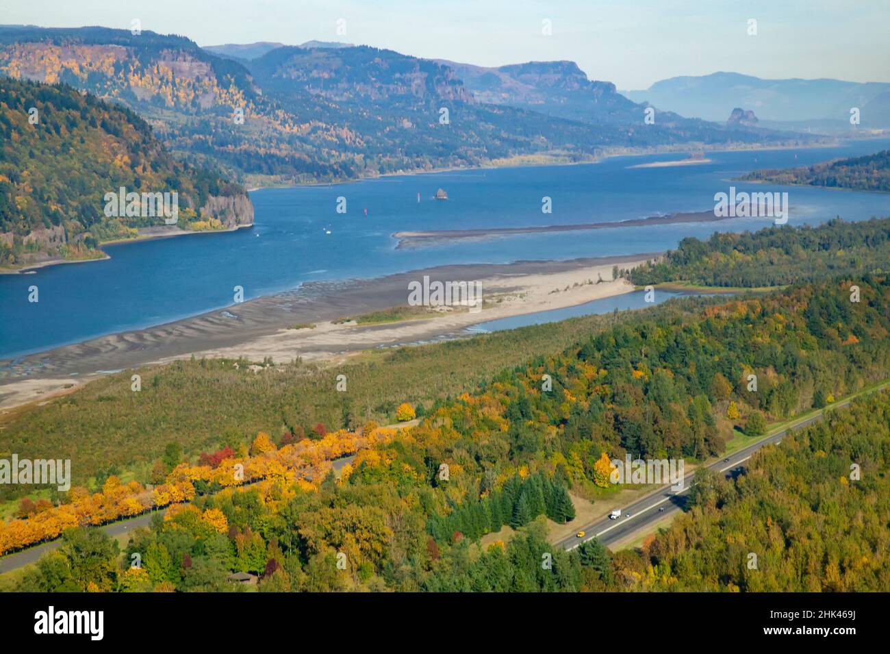 Columbia River gorge, Oregon, USA. View from Crown Point State Park ...