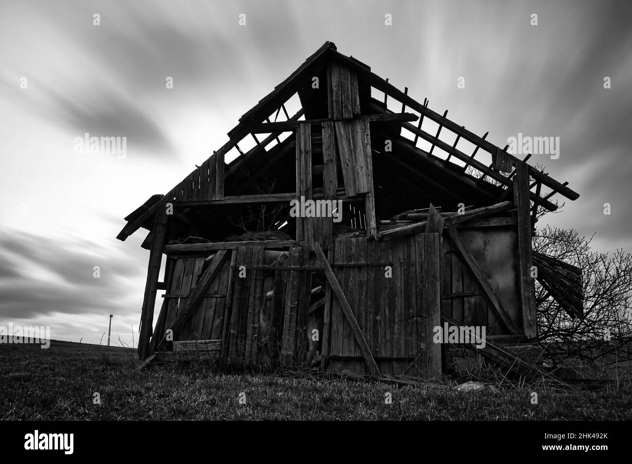 front view of an old spooky abandoned barn Stock Photo - Alamy