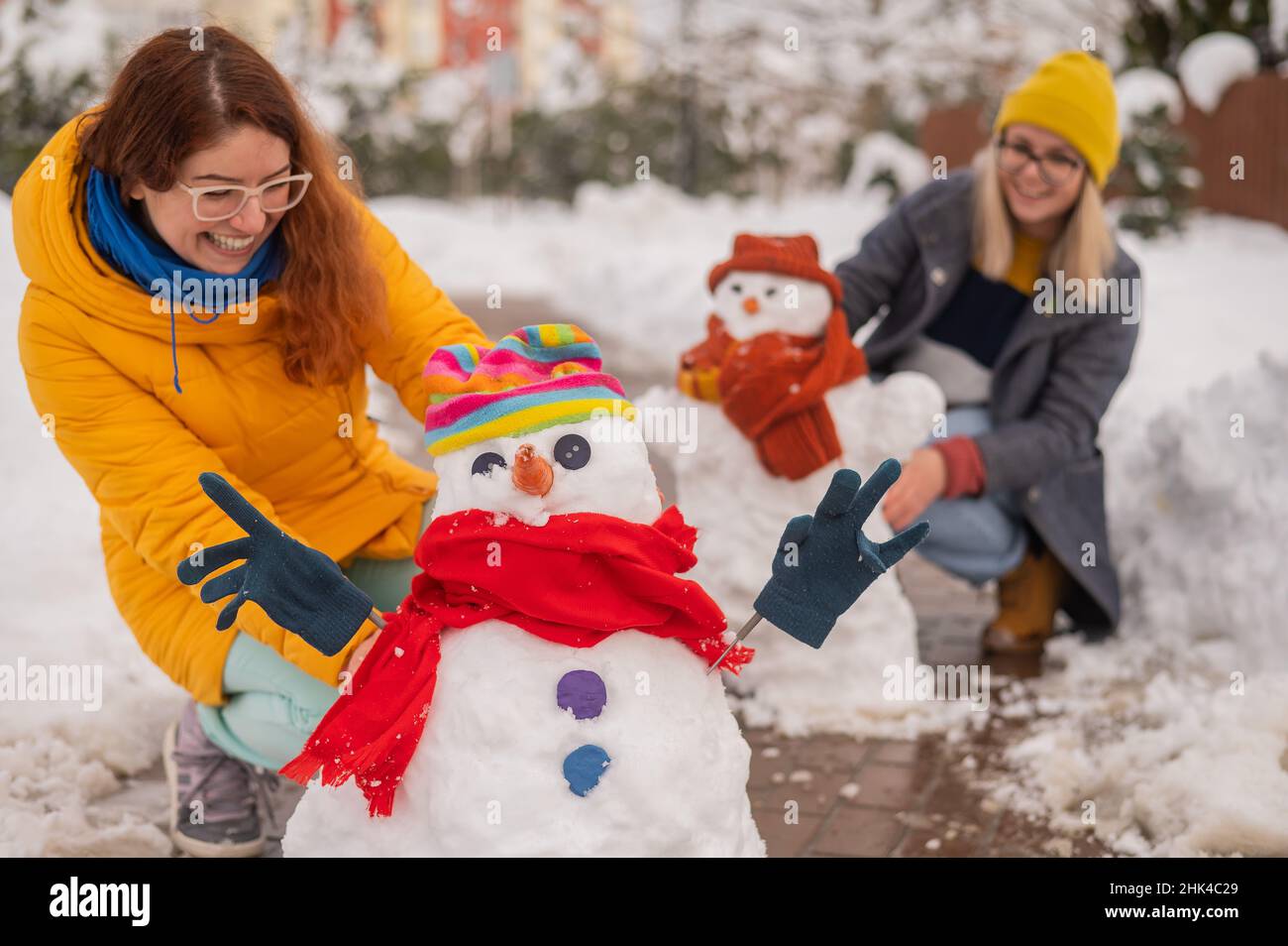 Girl making a snowman hi-res stock photography and images - Alamy