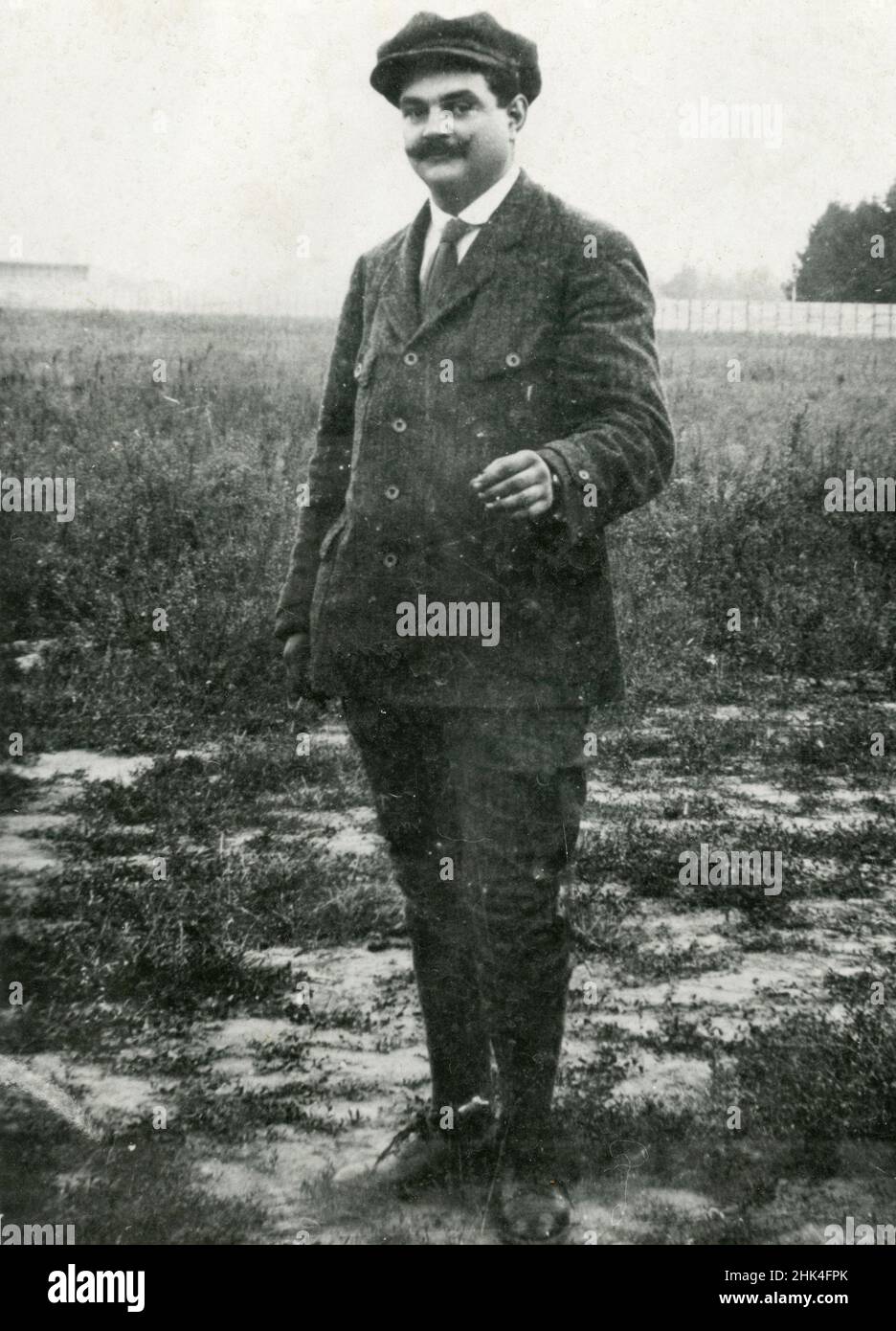 1930s man hi-res stock photography and images - Alamy