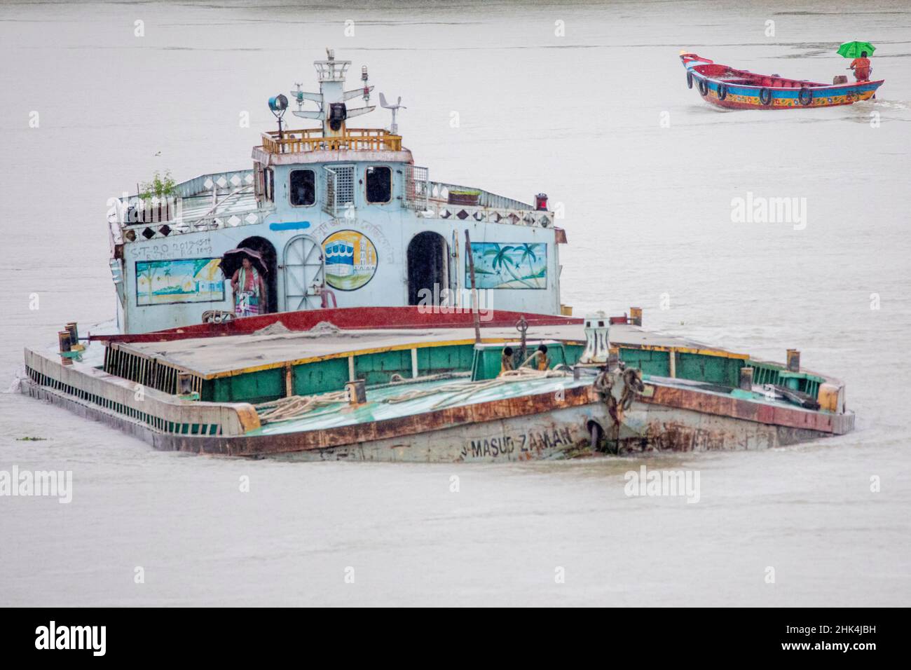 A heavily loaded sand barge on its way to offload sand to the cement ...