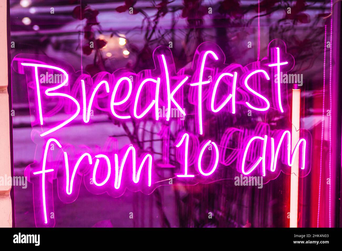 Neon restaurant signage eatery hi-res stock photography and images - Alamy