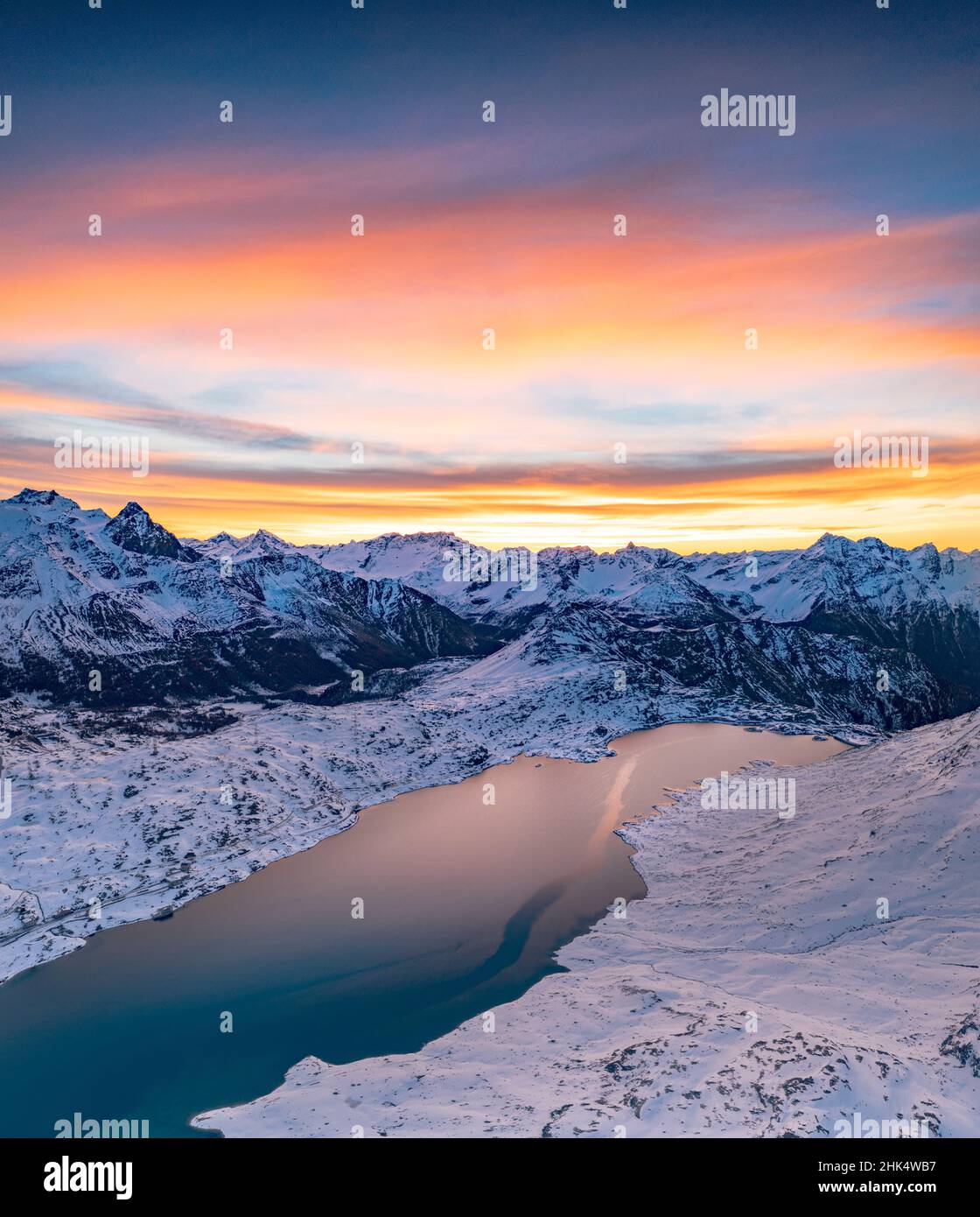 Lago bianco hi-res stock photography and images - Alamy