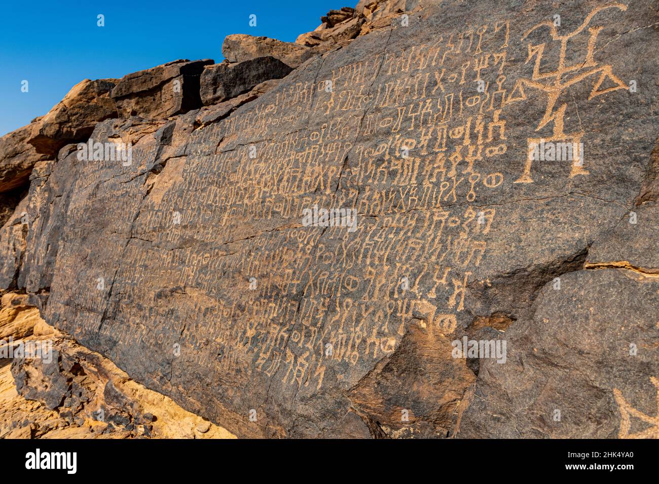 Rock carvings, Bir Hima Rock Petroglyphs and Inscriptions, UNESCO World ...