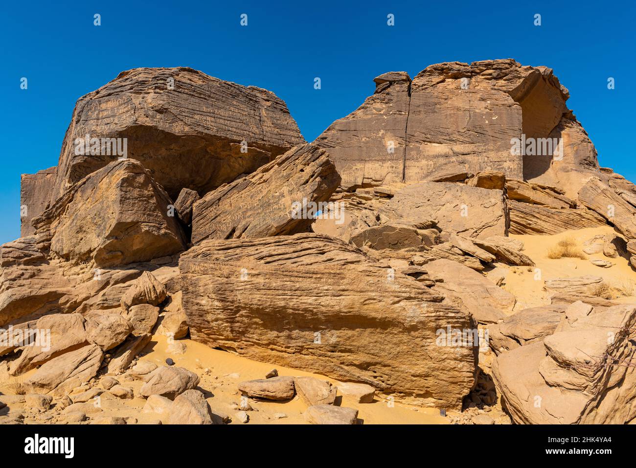 Rock carvings, Bir Hima Rock Petroglyphs and Inscriptions, UNESCO World ...