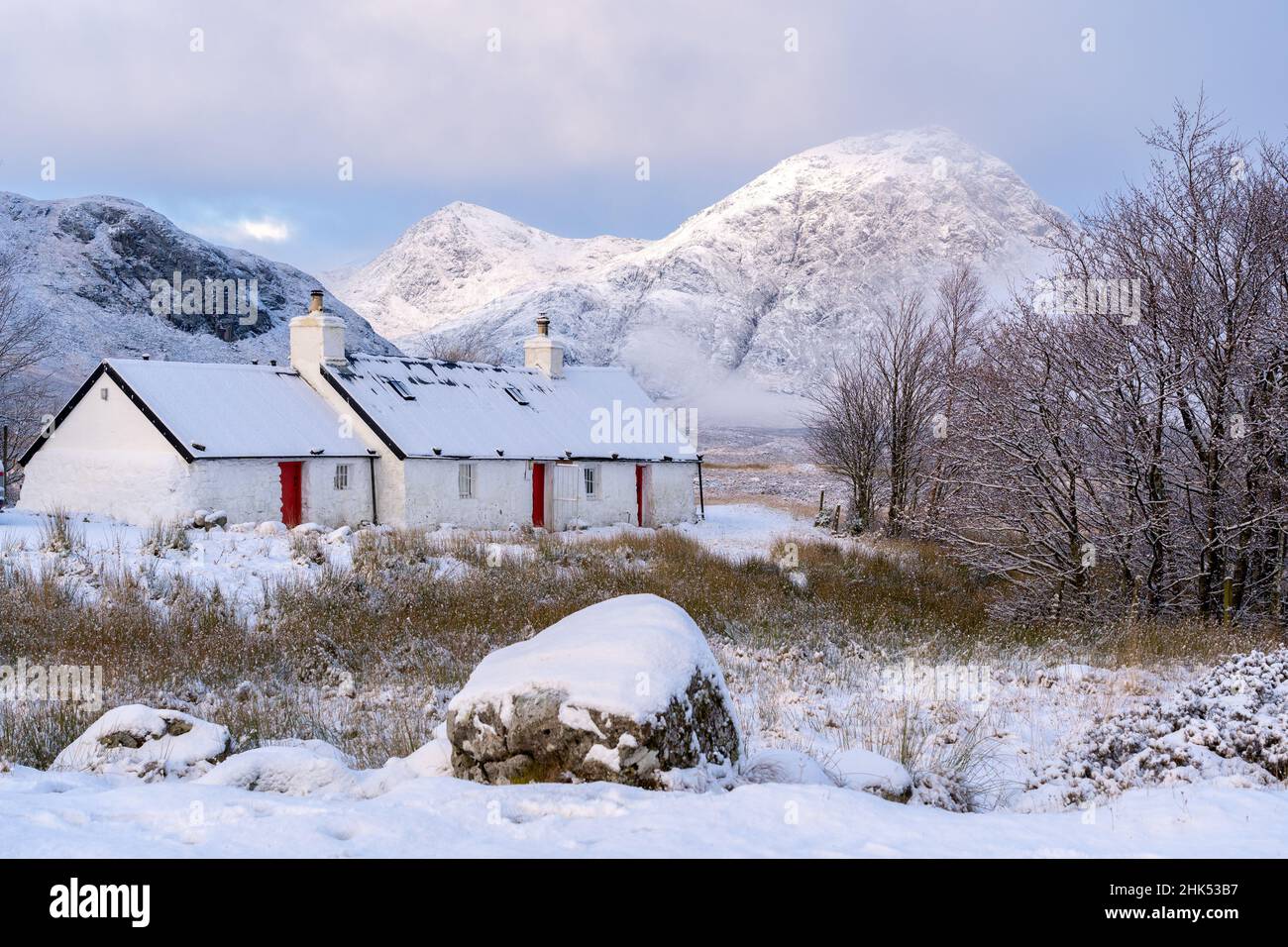 Scottish highlands cottage hi-res stock photography and images - Alamy