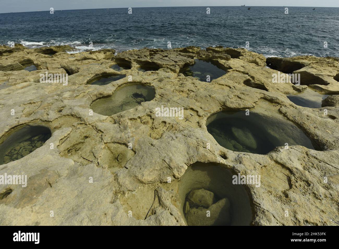 Rock formations near sea hi-res stock photography and images - Alamy