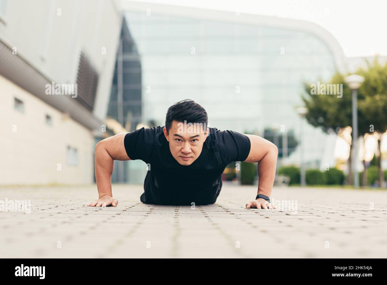 Man bicep muscle outside hi-res stock photography and images - Alamy