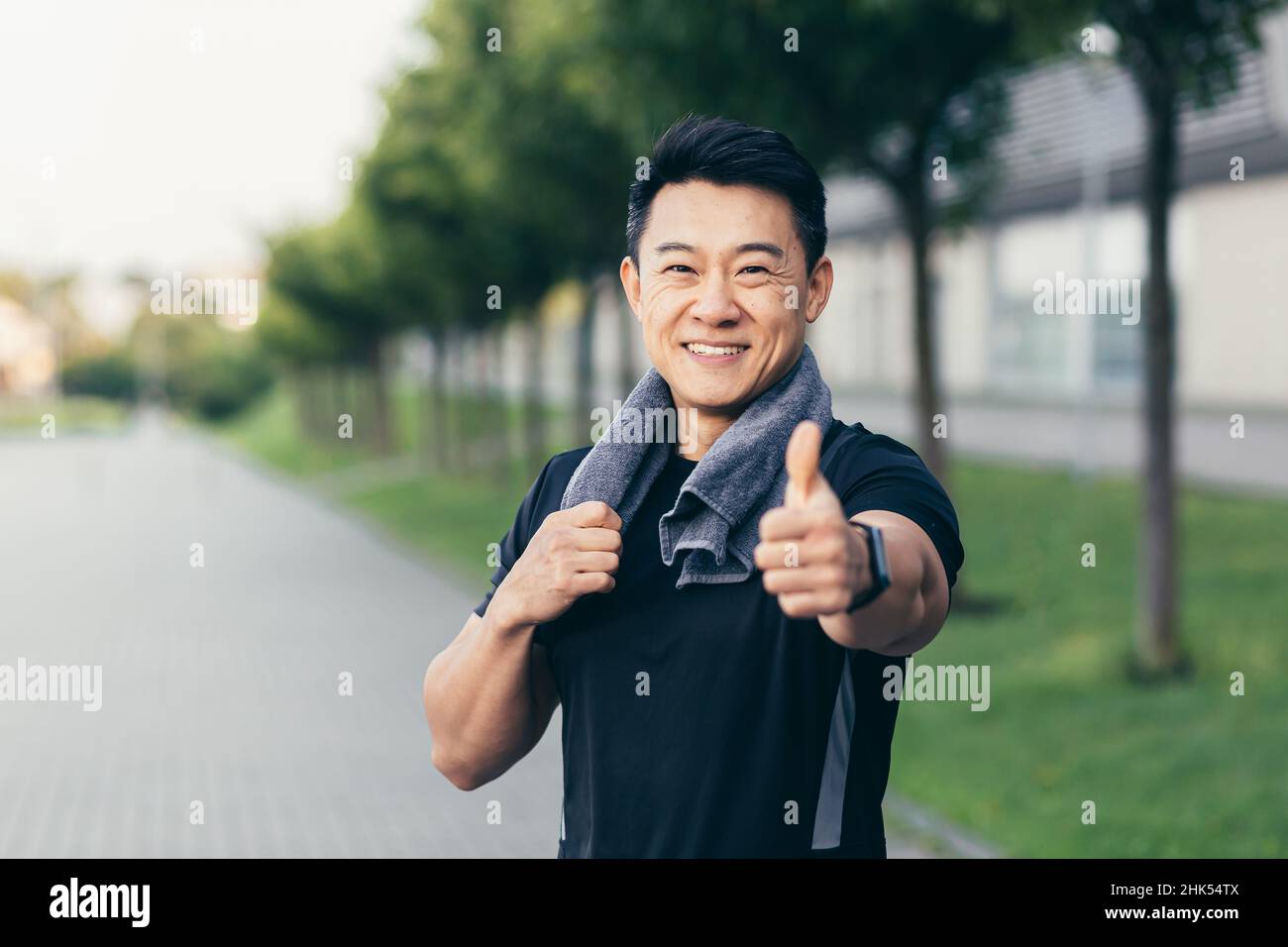 Muscular man hand up showing hi-res stock photography and images - Alamy